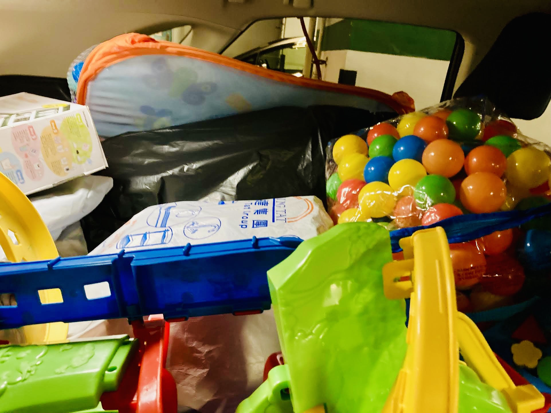 Car Ball Pit – RTHK's Miss Adventure 香港電台冒險小姐